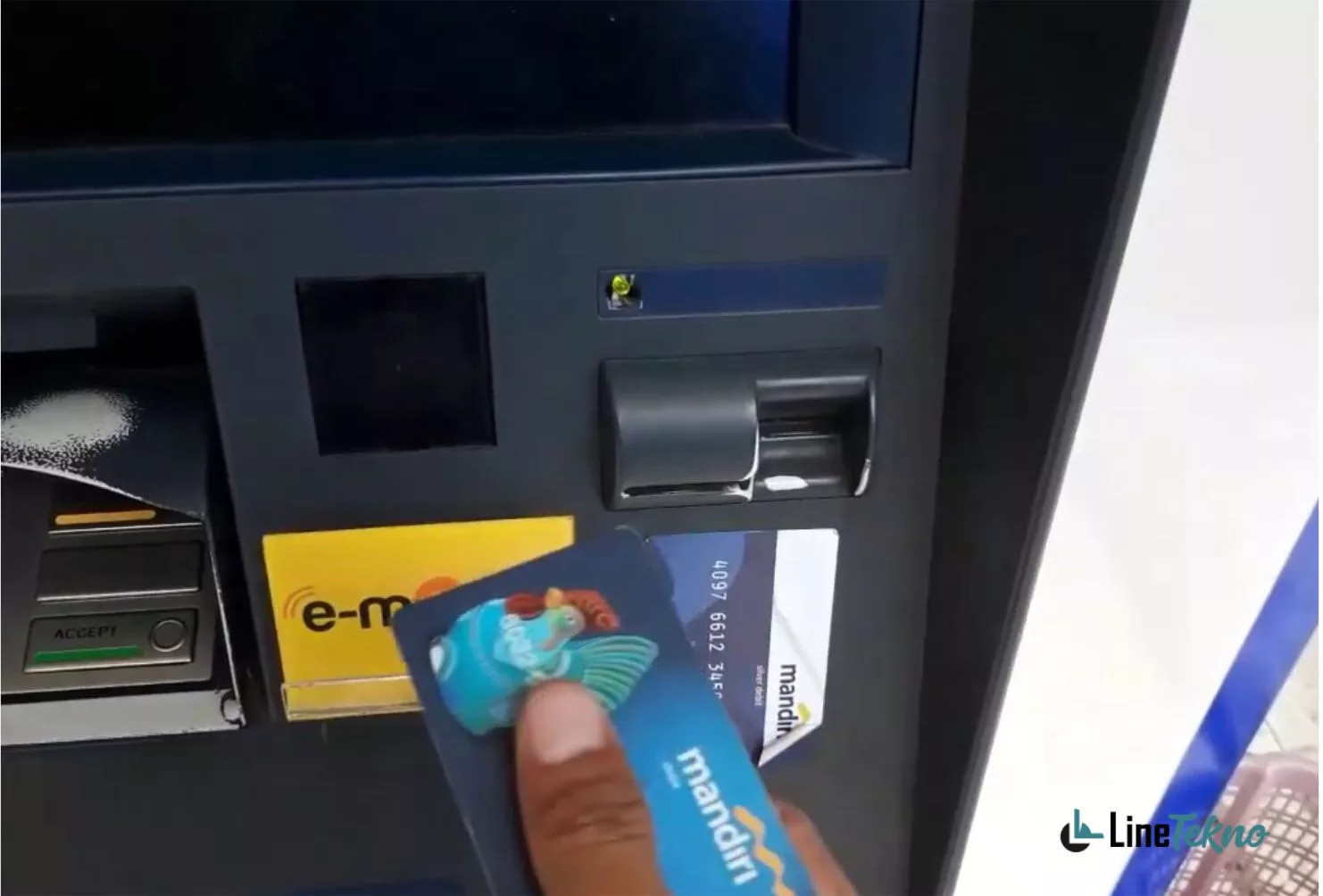 Cara Memasukkan Atm Mandiri Dengan benar | LineTekno