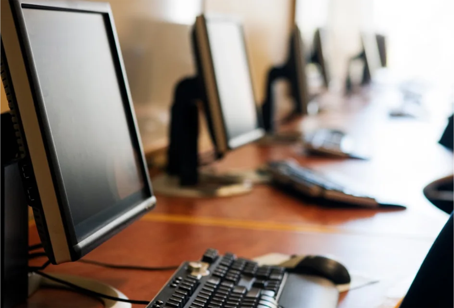 Berapa Biaya Kursus Komputer?. Simak Penjelasannya Disini! | LineTekno